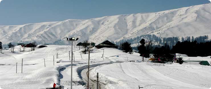 Gulmarg, Popular tourist Resorts in Gulmarg, golf course and Skiing in ...